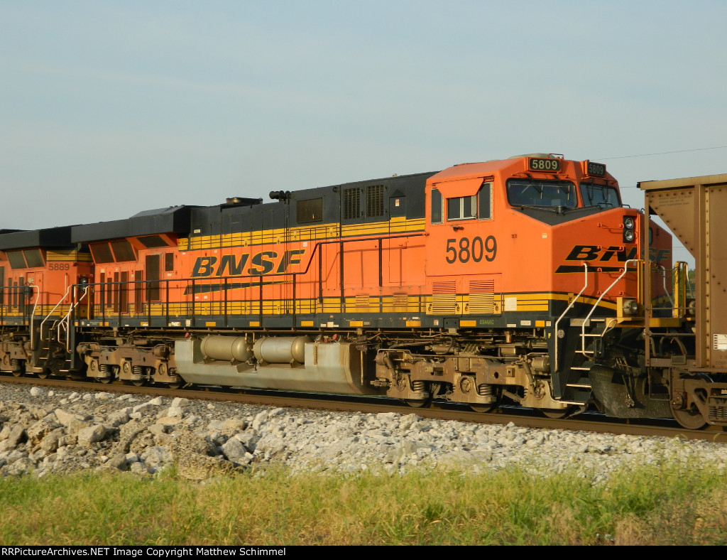 BNSF 5809